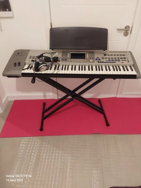 YAMAHA PSR 9000 Pro Silver Keyboard Workstation With Stand + Headset £ ...