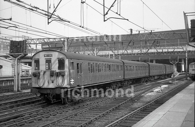 EUSTON STATION CLASS 501 EMU M75183 14.7.69 35mm Railway Negative RN449 ...