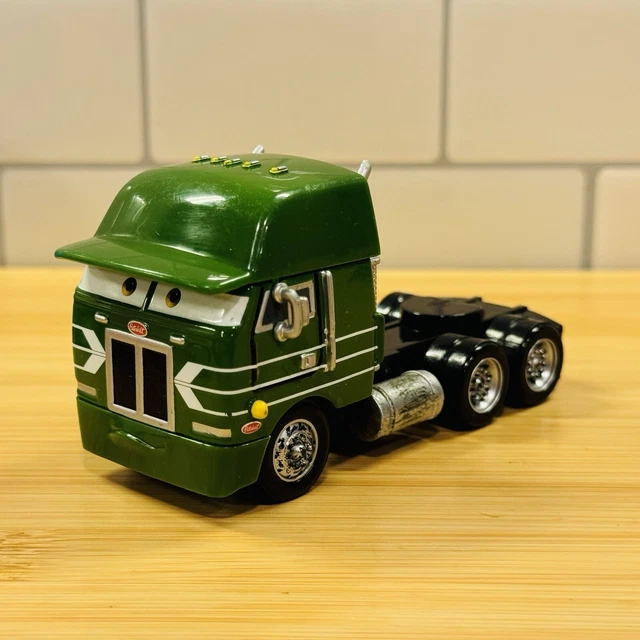DISNEY PIXAR CARS - GIL CAB HAULER SEMI - DELUXE - pressofuso scala 1: ...