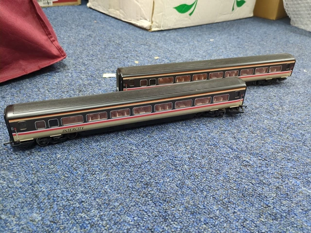 HORNBY R407 OO Gauge BR Mk4 Coach 12401 x 2 £39.99 - PicClick UK