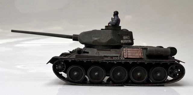 1:35 SOVIET T-34/85 Tank Zvezda Model Kit gebaut pro built WW2 Russian ...