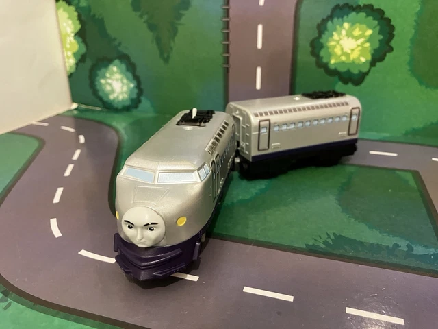 TRACKMASTER KENJI & CARRIAGE Thomas & Friends Motorised Battery Train £ ...