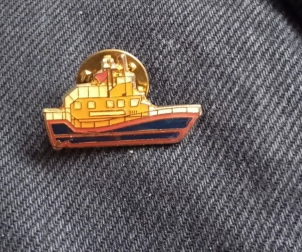 RNLI LIFEBOAT ENAMEL Pin Badge £2.99 - PicClick UK