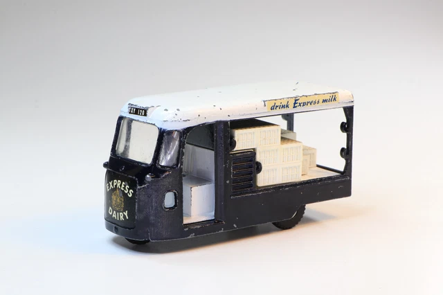 VINTAGE TRI-ANG SPOT-ON 271 Express Dairies Milk Float 1:42 Diecast ...