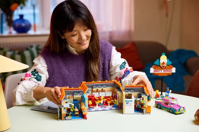 LEGO ICONS - The Simpsons: Krusty Burger - (10352) £174.99 - PicClick UK