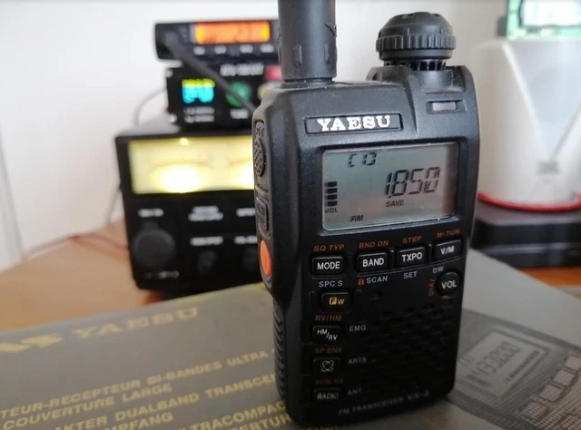 YAESU VX-3 E VHF UHF avec récepteur à couverture générale de 0.5 à 999 MHz EUR 10,00 - PicClick FR
