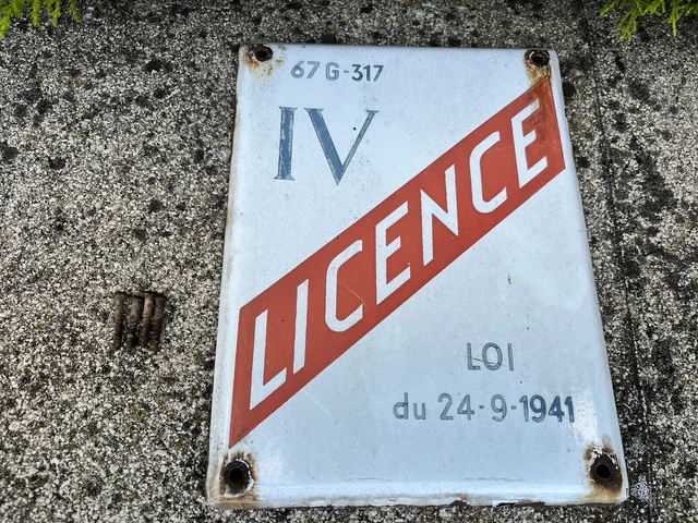 ANCIENNE PLAQUE ÉMAILLÉE " LICENCE IV (4) - 67 " + Vis - ALSACE Bistrot Bar Café EUR 69,00 ...