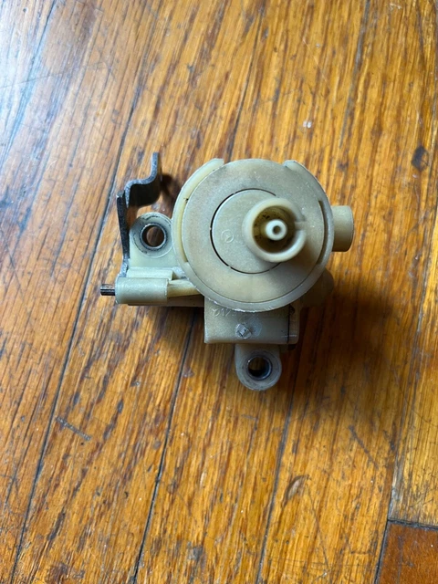 MERCEDES VACUUM CONTROL Valve VCV Automatic Transmission 240D 300D W123 ...