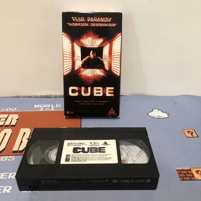 CUBE (VHS, 1998) 1997 Horror Scifi Nicole DeBoer, David Hewlett Squeeze ...
