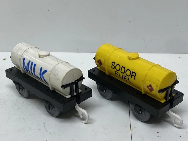 THOMAS THE TANK Engine Trackmaster x2 Tanker Wagons Milk & Sodor Fuel £ ...