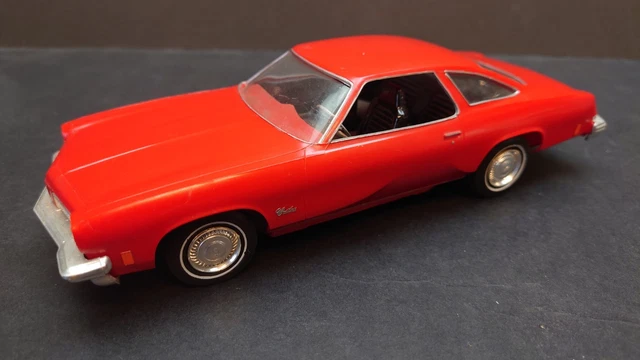 JOHAN 1975 OLDSMOBILE Cutlass Built - 1/25 Scale Model Kit Collection ...