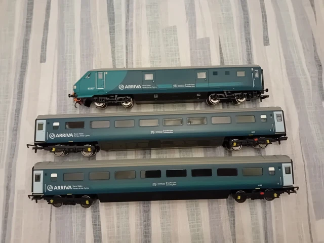 HORNBY ARRIVA TRAINS Wales R4640 Mk3 DVT & 2 Mk 3 Coaches R4635 and ...