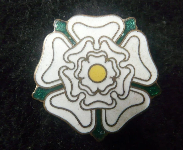 VINTAGE YORKSHIRE ROSE Girl Guides collectable enamel metal pin badge £ ...
