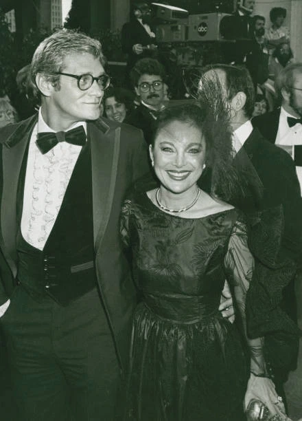 SINGER CAROL CONNORS & Bo Hopkins at ingAcademy Awards at th - 1981 Old ...