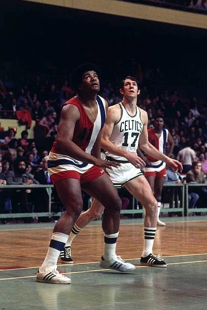 WES UNSELD BALTIMORE Bullets Boxes Out 1972 Old Basketball Photo EUR 6 ...