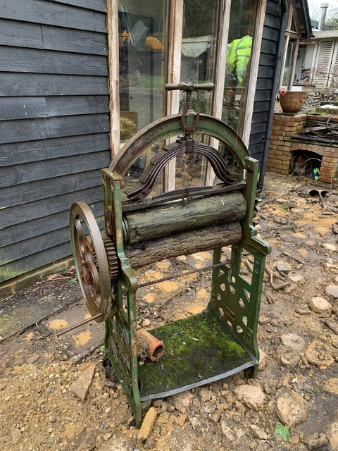 ANTIQUE CAST IRON Laundry Mangle Clothes Wringer press garden feature £120.00 - PicClick UK