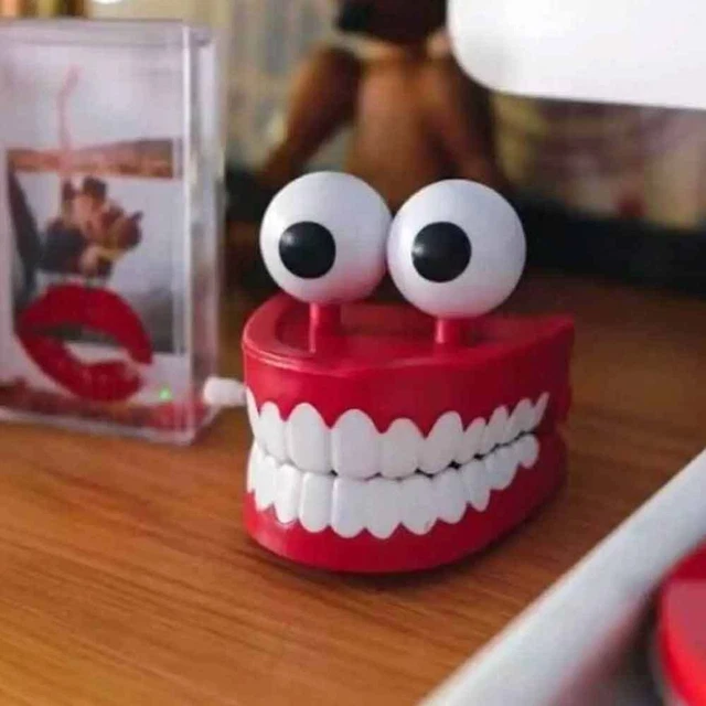 WIND UP TEETH Chattering Kids Toy Fake Teeth Toys with Eyes Party Joke ...