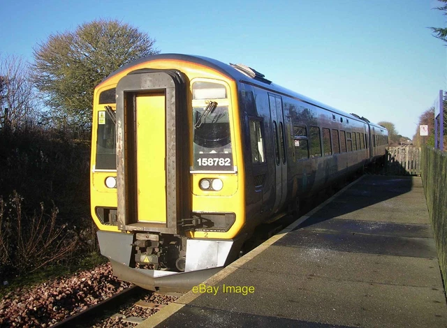 PHOTO 6X4 BEMPTON Railway Station Buckton\/TA1872 Northern Class 158 ...