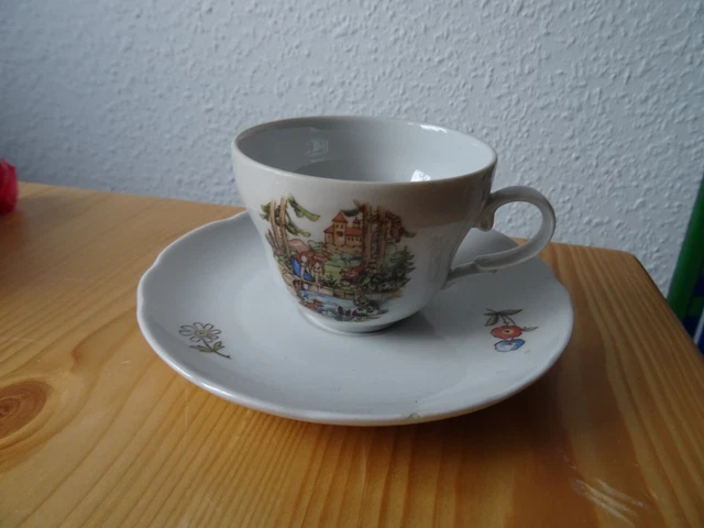 KLEINE KINDER DDR Kahla Porzellan Tasse, mit Untertasse, Froschkönig 7,5x6cm EUR 10,00 - PicClick DE