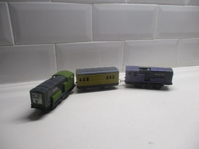 TOMY TRACKMASTER THOMAS the tank engine trains splatter and dodge £25. ...