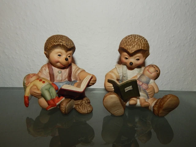 GOEBEL PORZELLAN FIGUR Mecki Igel-Familie "Mädchen und Junge mit Buch ...