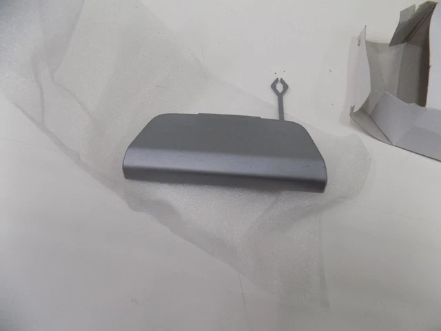 GENUINE LAND ROVER Discovery 5 Rear Bumper Towing Hook Eye Trim ...