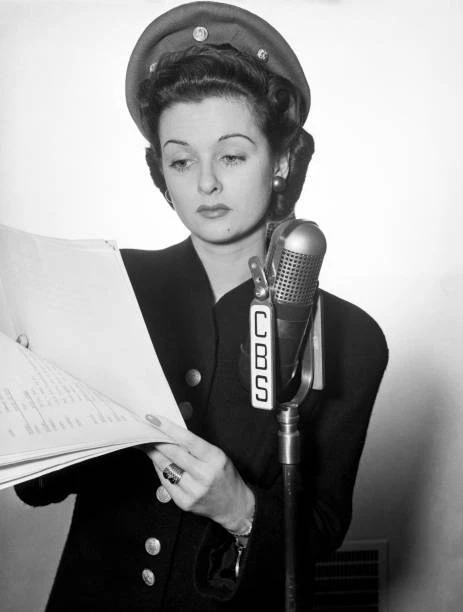 JOAN BENNETT ON the program Screen Guild Theater 2 Old TV Radio Photo £ ...