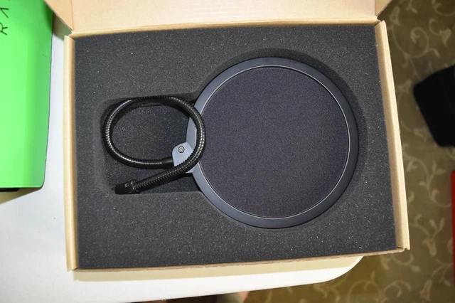 RAZER SEIREN PRO USB, XLR Microphone With Pop Shield and Vesa Mount ...