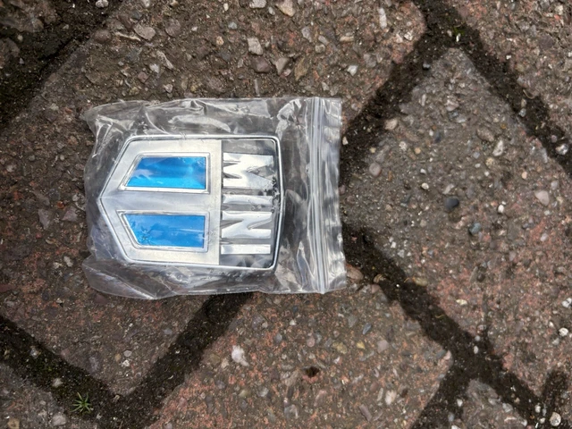 CLASSIC CAR BADGE/ Emblem/ Logo - Classic Mini Bonnet/ Front- CZH 1305 ...