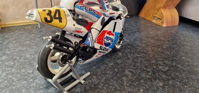 KYOSHO HANGING ON Racer Kevin Schwantz RGV Pepsi Suzuki RC Motorcycle Bike 1/8 £234.68 - PicClick UK