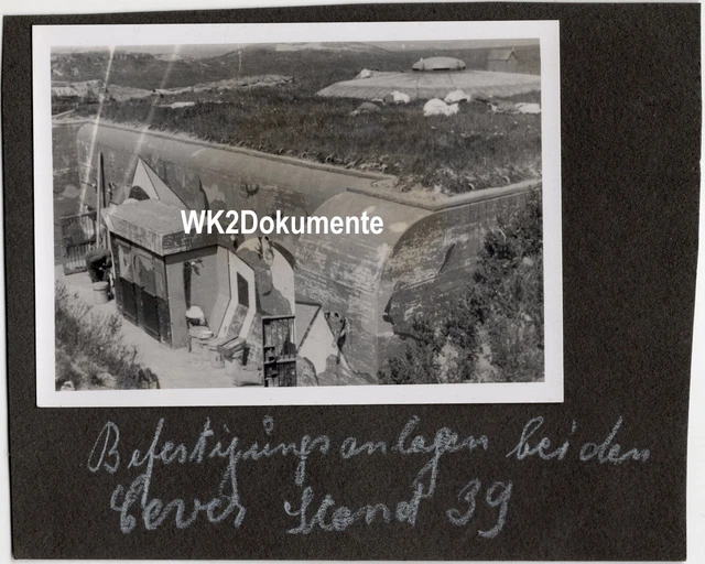 DEN OEVER EINMARSCH Holland, Mai 1940. Bunker, Panzerkuppel, tarn ...