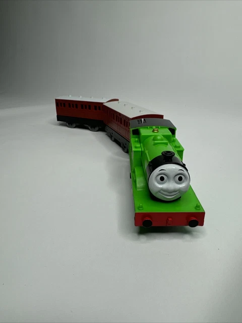 THOMAS THE TANK & Friends TOMY Trackmaster MOTORIZED OLIVER TRAIN AND ...