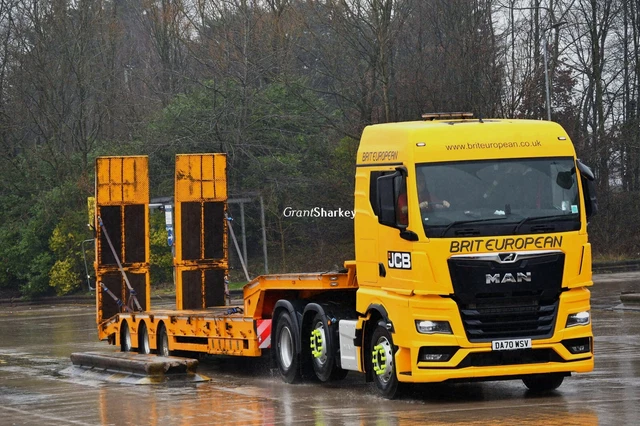 TRUCK PHOTOS HEAVY Haulage Brit European MAN TGX & low Loader DA70 WSV ...