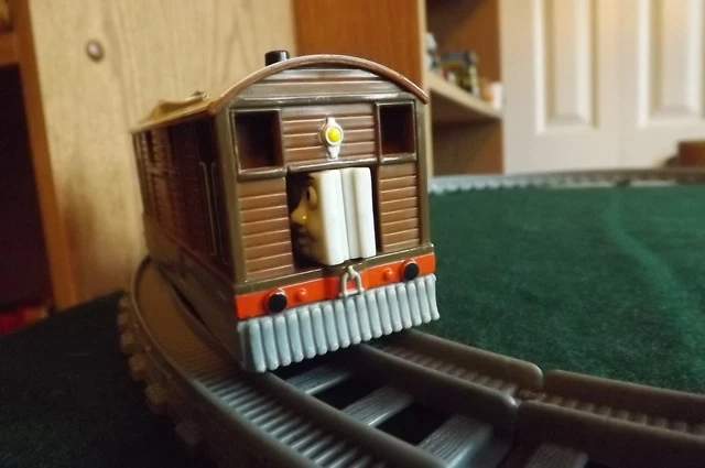THOMAS AND FRIENDS-TRACKMASTER Toby-super rare flip face motorised ...