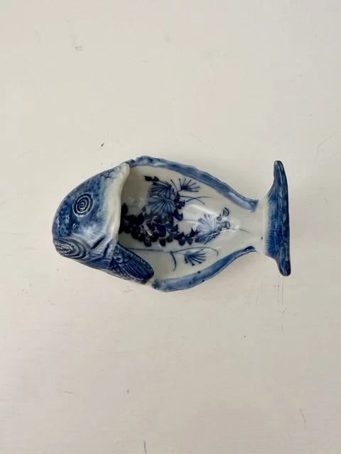 VINTAGE ASIAN CHINESE Ceramic Blue & White Fish Shaped Trinket Dish ...