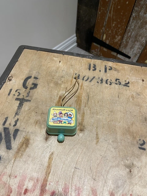WALT DISNEY WORLD It's A Small World Pull String Musical Box Made In ...