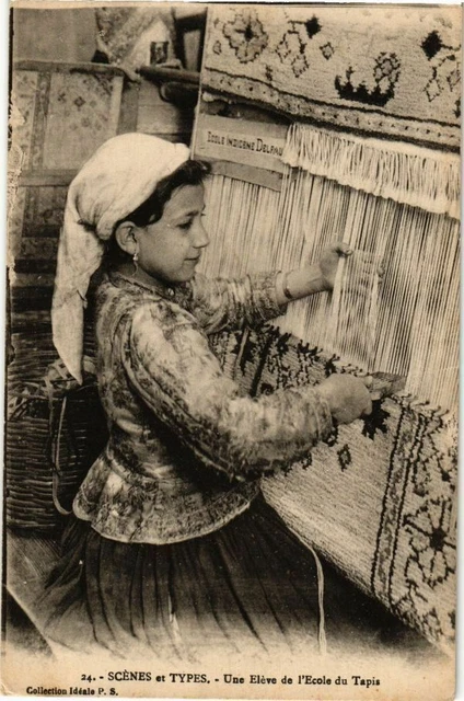 CPA AK ALGÉRIE-SCENES et Types-Une Eléve de l'Ecole du Tapis (236655 ...