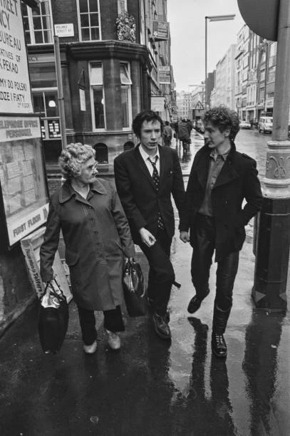 Johnny Rotten Of Punk Band Sex Pistols Leaving Malborough 1976 Old Photo 9 00 Picclick Au