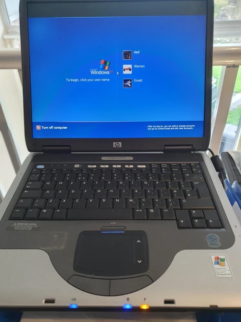 HP 9010 (VITAGE) Laptop Intel Celeron windows XP CD Rom / DVD ...
