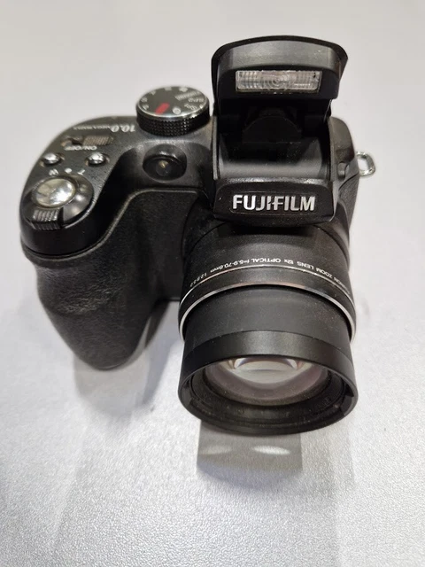 FUJIFILM FINEPIX S1000FD Digital Camera 10.0MP 12X Optical Zoom For Parts/Repair EUR 11,00 ...