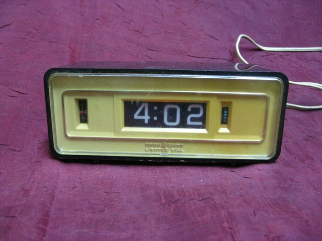 VINTAGE GE GENERAL Electric Flip Clock Lighted Dial Flipping Number ...