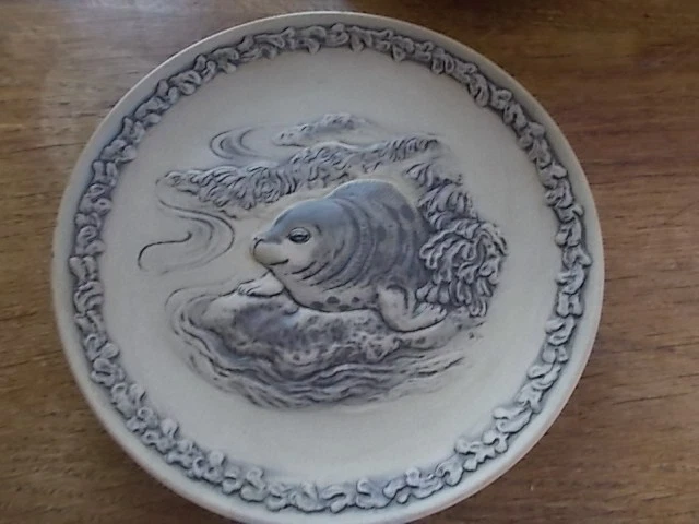 VINTAGE STONEWARE POOLE Pottery SEAL WALL PLAQUE Barbara Linley Adams ...