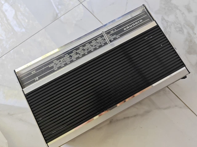 EXCELLENT CONDITION VINTAGE Grunding Portable Radio Tr 130B Radio £21. ...