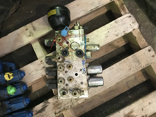 JCB 3CX,4CX,5CX PILOT Valve Manifold P/N 335/G4950 (see description) £ ...