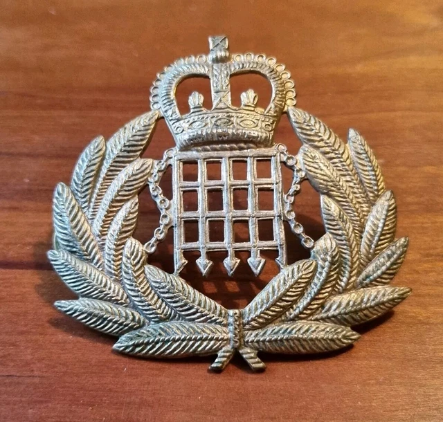 RARE VINTAGE ORIGINAL British HM Customs & Excise Metal Cap Badge £39. ...
