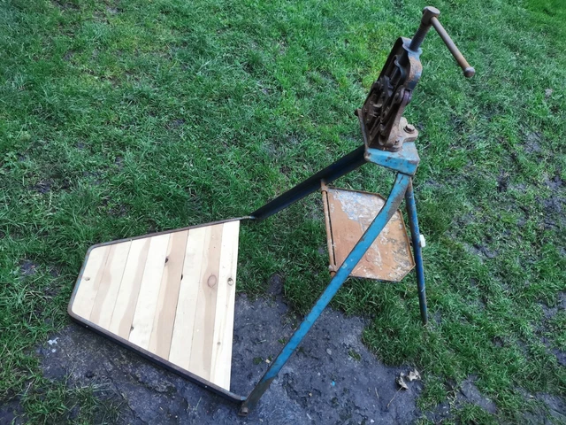 RECORD PIPE VICE with stand £70.00 - PicClick UK