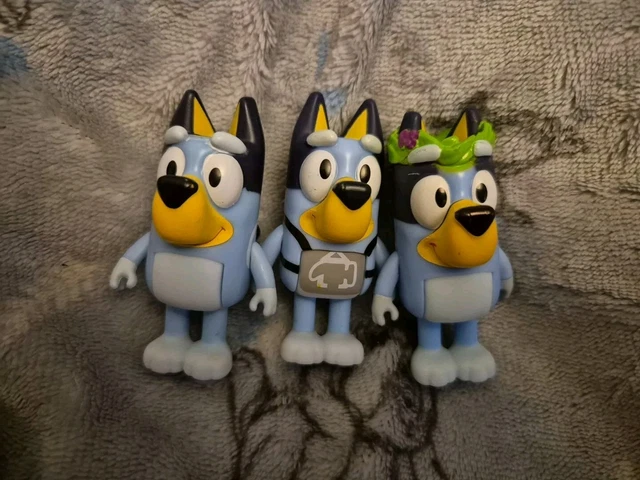 BLUEY TOY BUNDLE - Figures. Bluey Hammerbarn, Fairy Crown And School ...