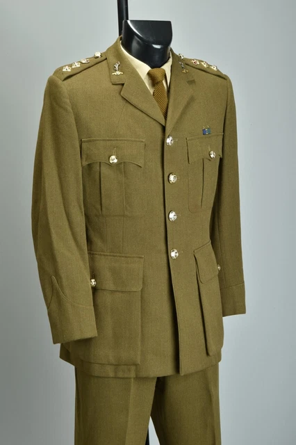 COLONELS' SERVICE DRESS Uniform with Royal Signals Insignia. Ref WYS £0 ...