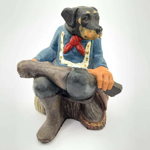 FIGURINE STATUE VINTAGE Dog Man assis avec fusil à genoux habillée ...
