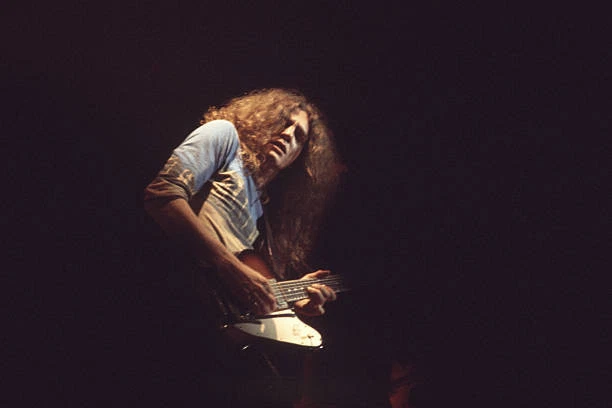GUITARIST ALLEN COLLINS Of Lynyrd Skynyrd Performs 1975 OLD PHOTO 1 EUR ...